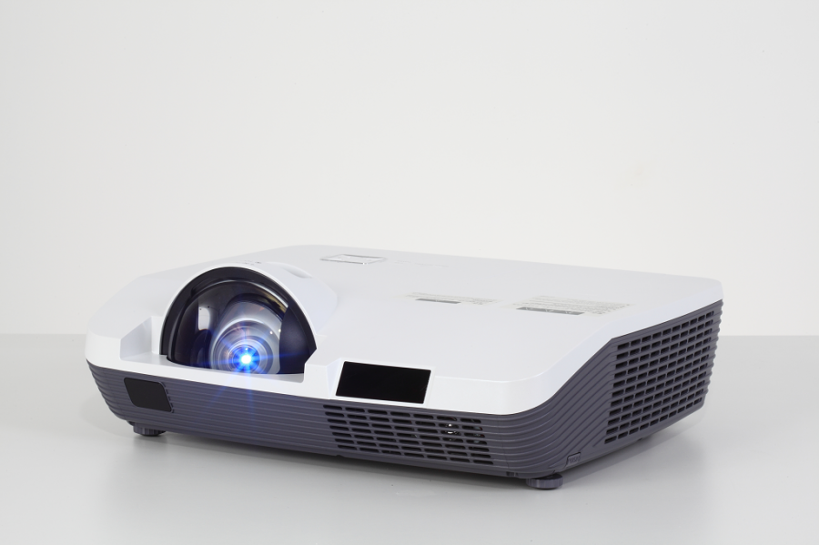 LC-WAU200 HD Widescreen Projector | EIKI Projectors